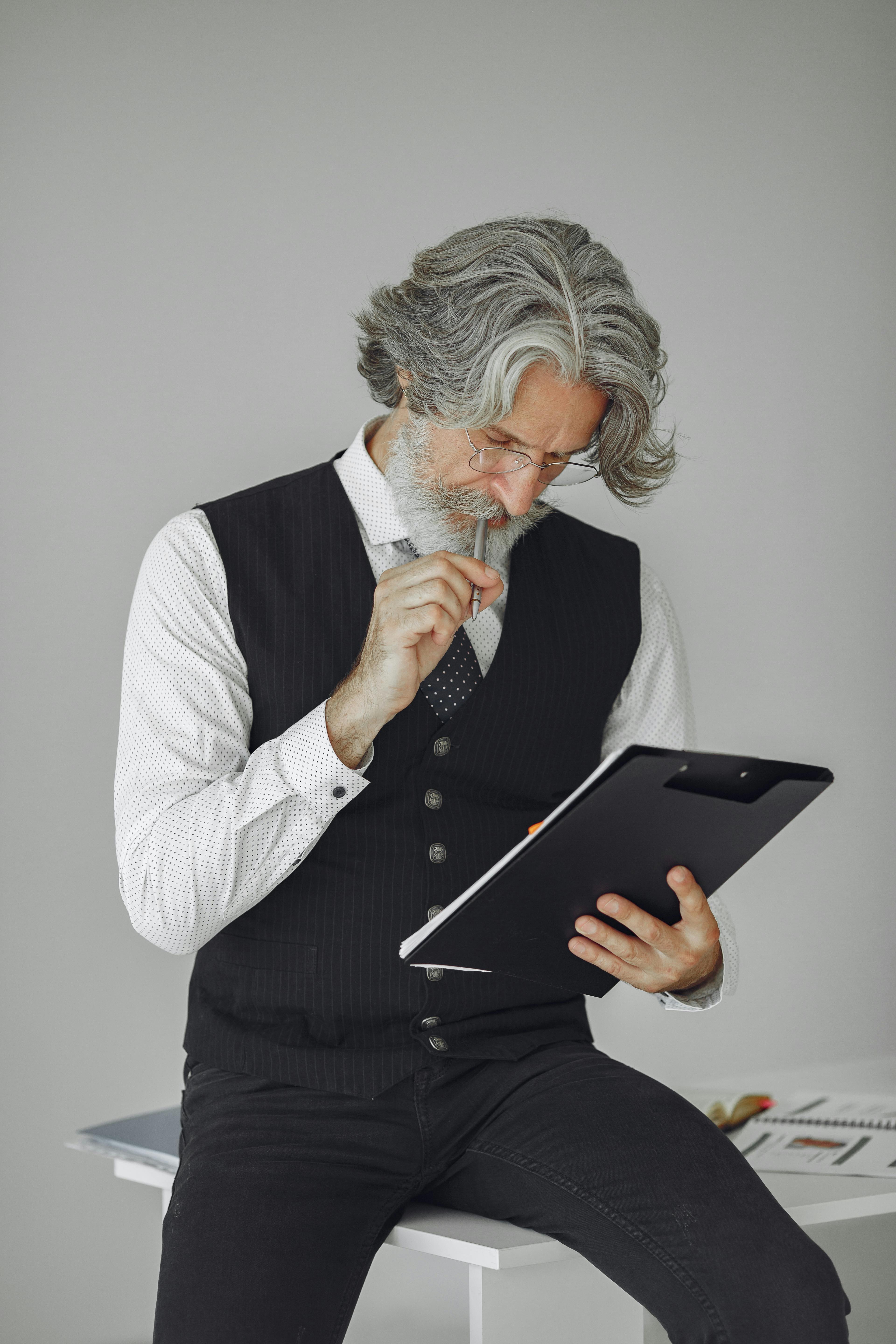 Hard Writing Critic · Free AI Chatbot