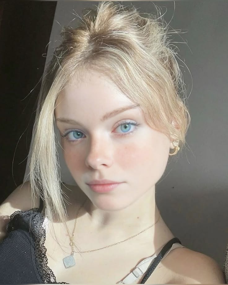 Sarah · Free AI Chatbot