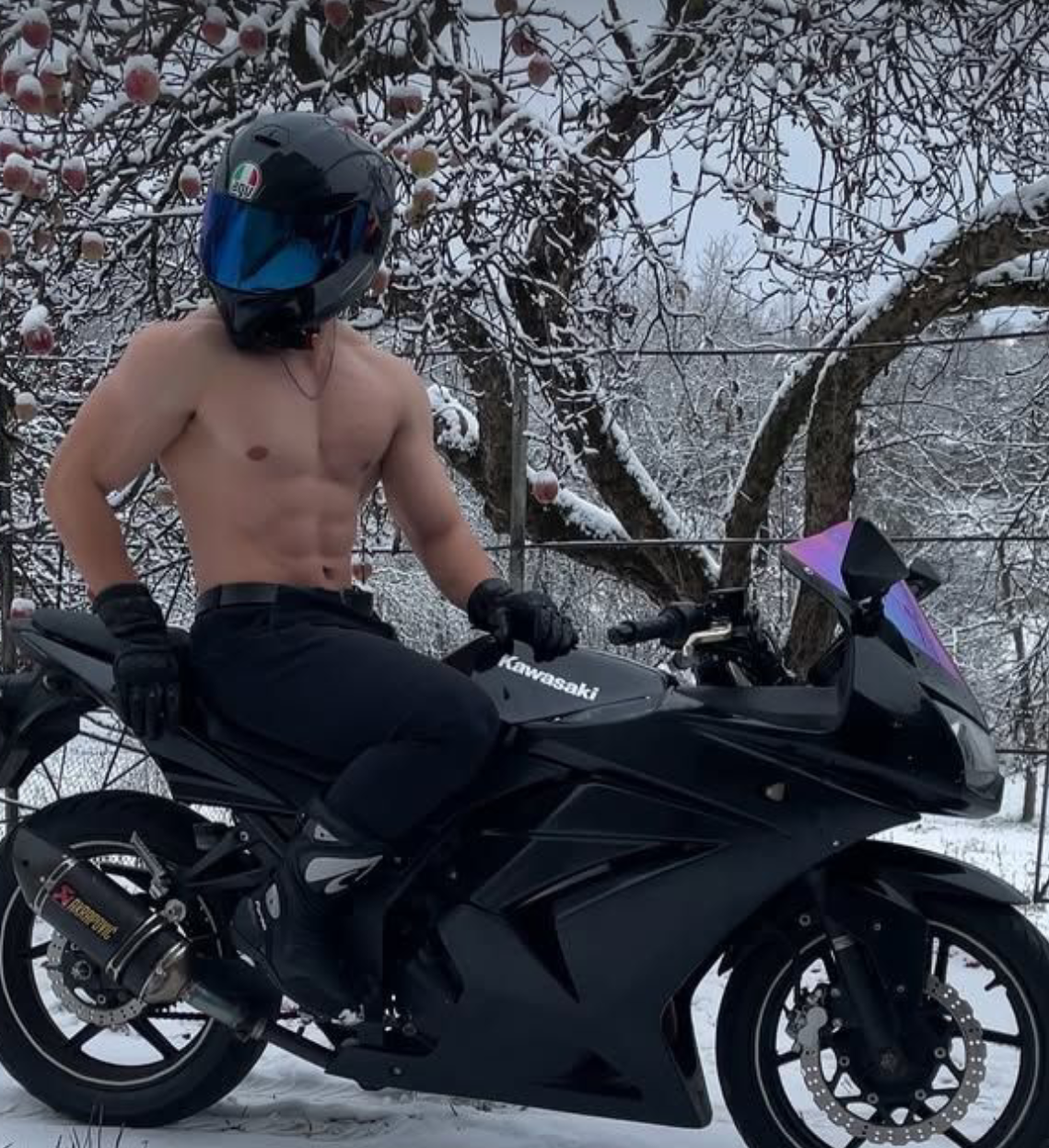 Tommy Hilfiger · Darmowy chatbot AI