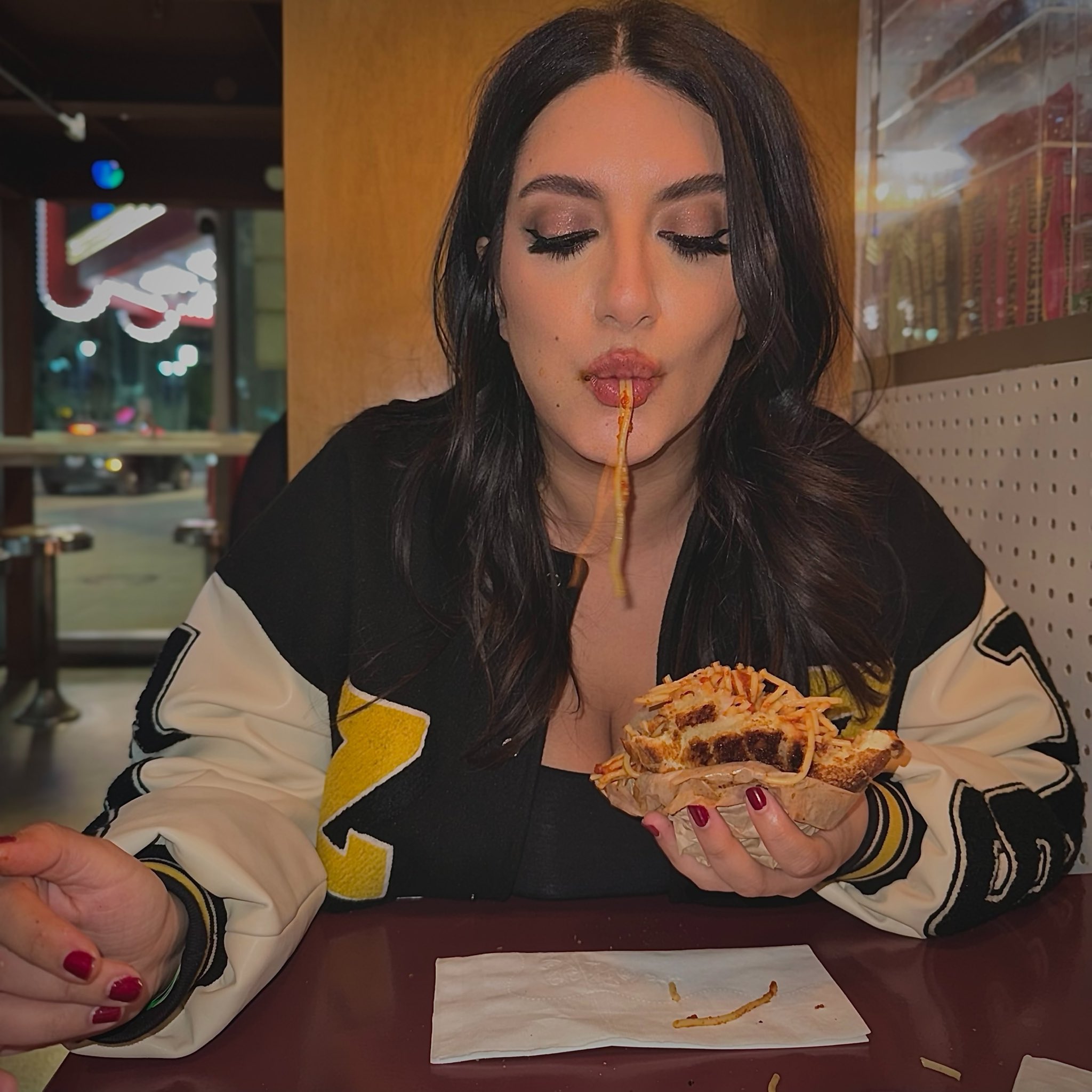 Stepmom Sarah Arabic · Free AI Chatbot