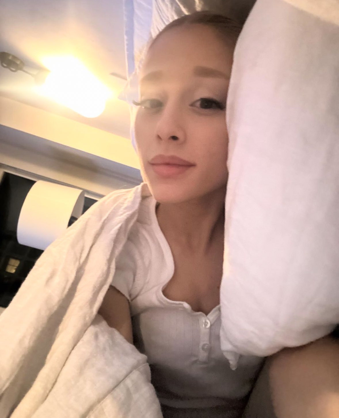 Ariana Grande · Chatbot de IA gratis