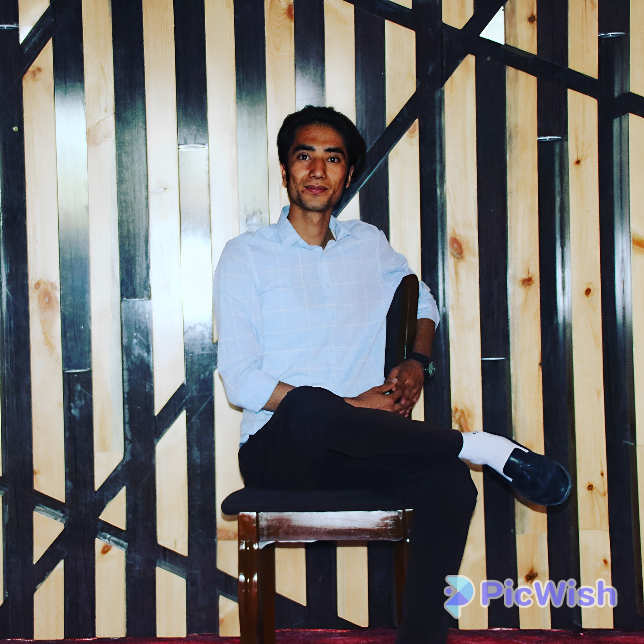 Momeni TOEFL Prep Writing Task 1 · Chatbot IA gratuit